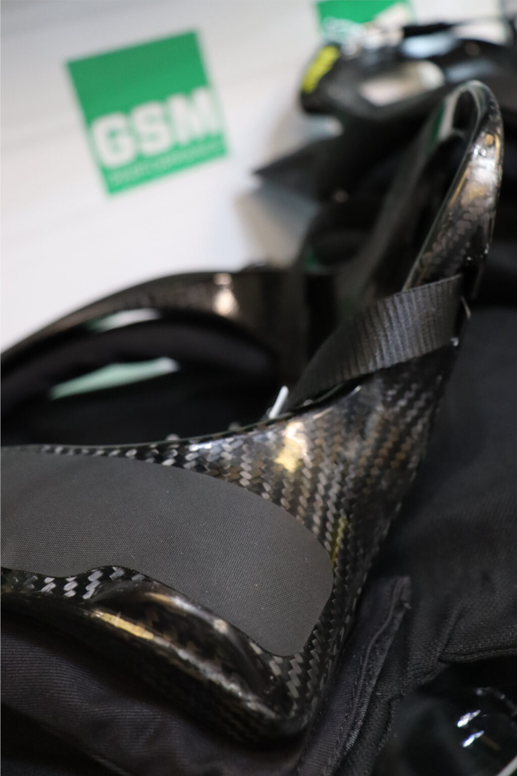 Stand21 Featherlite HANS Device > GSM Performance